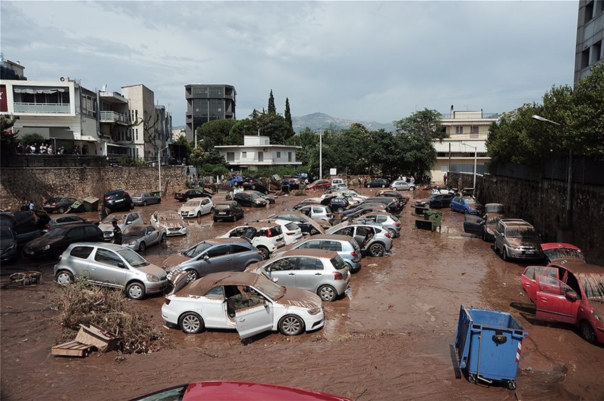 Πλημμύρες στην Αττική: Συγκλονιστικές εικόνες - Απεγκλώβισαν οδηγούς ...