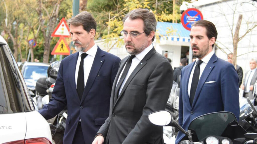 Στο Μέγαρο Μαξίμου οι τρεις γιοι του τέως βασιλιά Κωνσταντίνου - Δείτε ...
