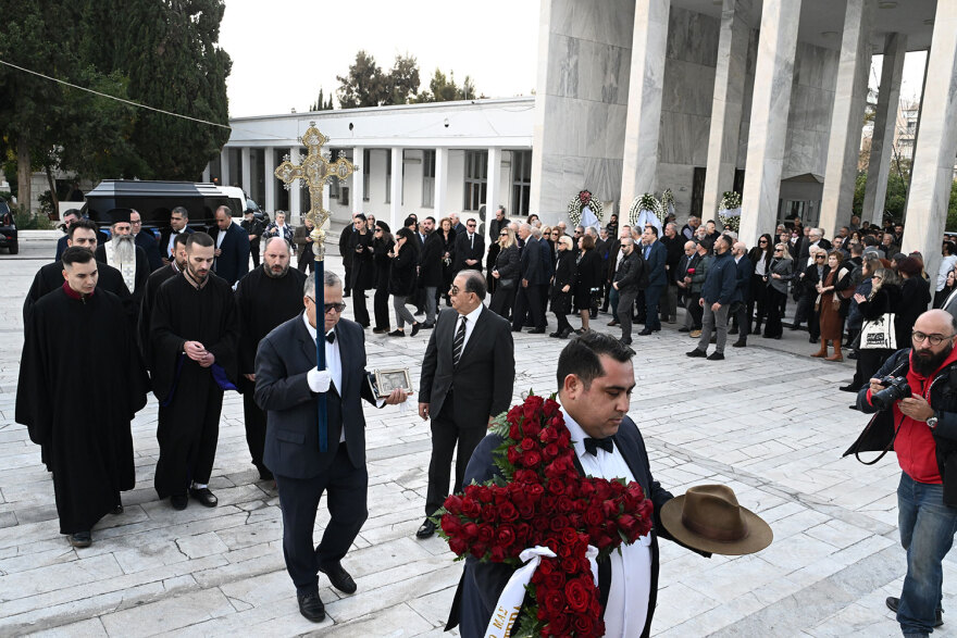 Κηδεία Βασιλικού: Την απουσία κόσμου της Αριστεράς και του πνεύματος ...