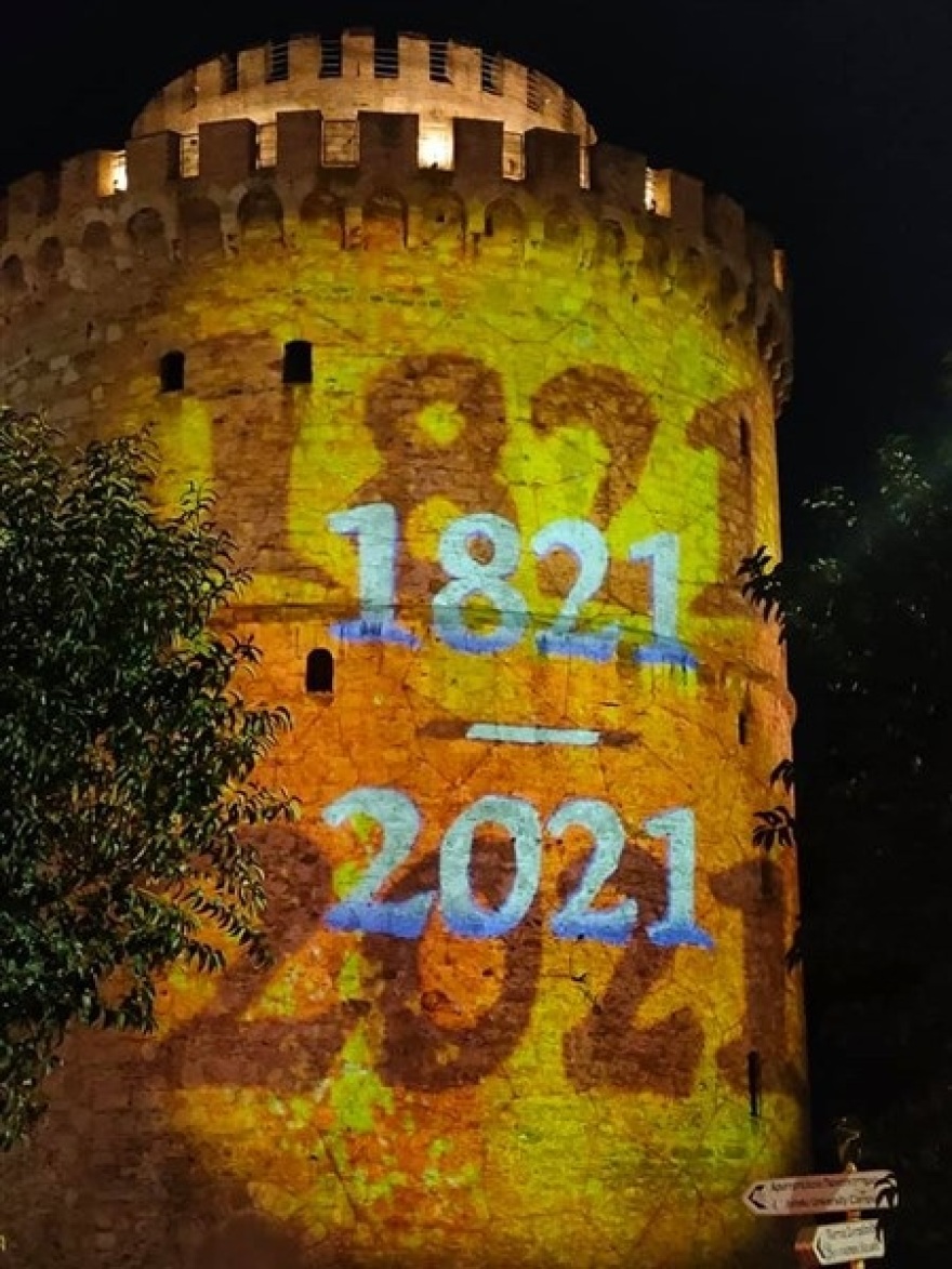 Βίντεο: Εντυπωσιακό θέαμα με μηνύματα της Επανάστασης του 1821 στο ...