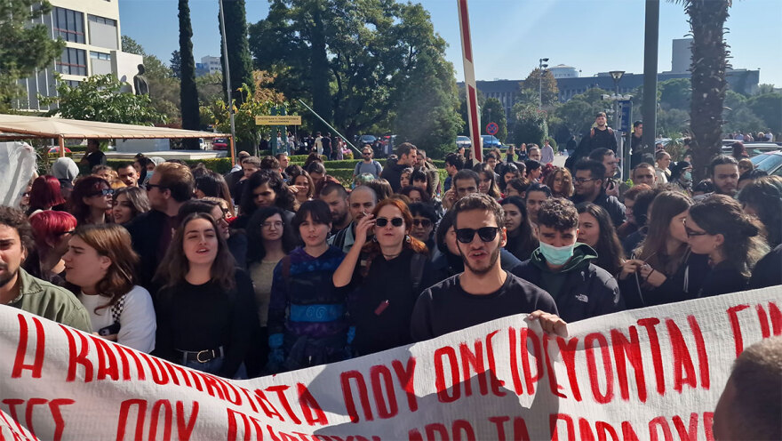 Θεσσαλονίκη: Νέα επεισόδια στο ΑΠΘ - Επιτέθηκαν με πέτρες και ...