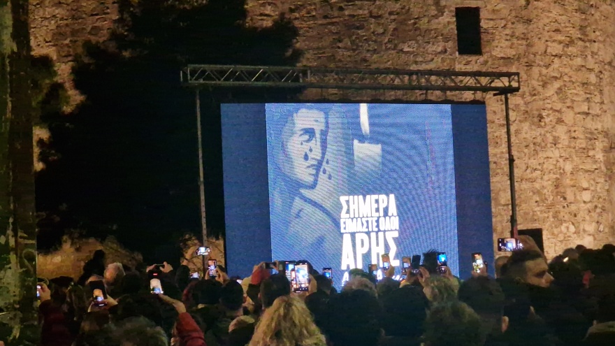 Άλκης Καμπανός: Πένθιμη μουσική και κεριά στην πορεία για την επέτειο ...
