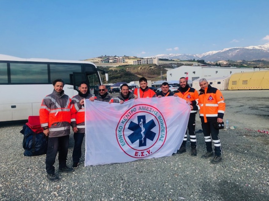 Σεισμός στην Τουρκία - Γιατρός του ΕΚΑΒ: Κάτω από τα χαλάσματα ...