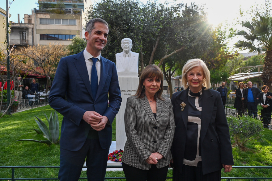 Σακελλαροπούλου και Μπακογιάννης στα αποκαλύπτηρια της προτομής του ...