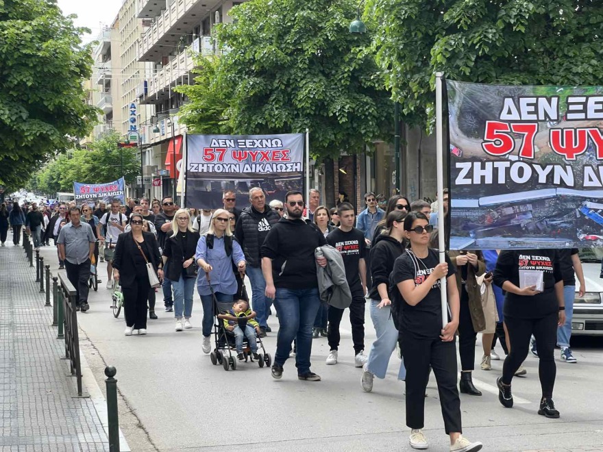 Λάρισα: Ένταση ανάμεσα σε εργαζόμενους και συγγενείς των θυμάτων των ...