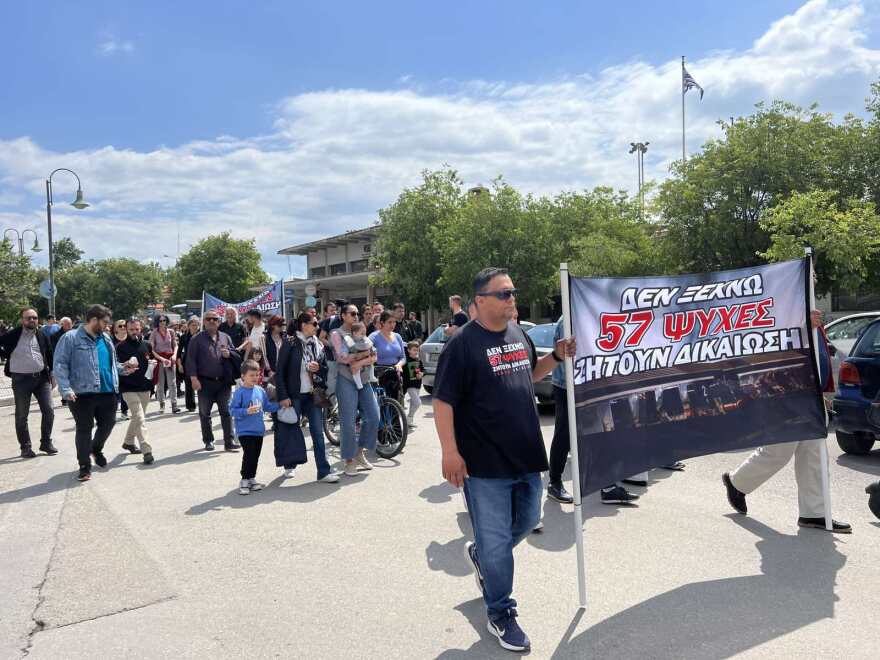 Λάρισα: Ένταση ανάμεσα σε εργαζόμενους και συγγενείς των θυμάτων των ...