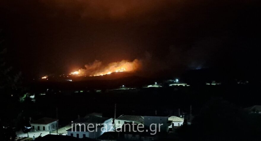 Μεγάλη φωτιά στη Ζάκυνθο: Πνέουν ισχυροί άνεμοι - Δείτε φωτογραφίες