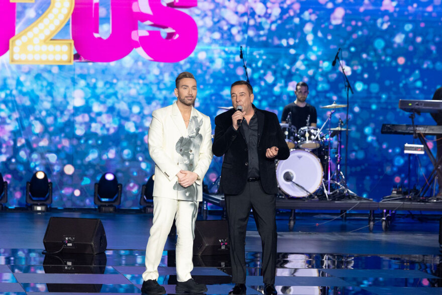 J2US: Κυρίαρχος στην primetime του Σαββατόβραδου ο Νίκος Κοκλώνης