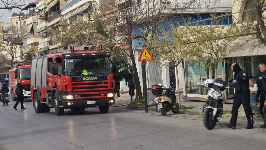 Φωτιά σε ταβέρνα της Θεσσαλονίκης - Δείτε βίντεο και φωτογραφίες