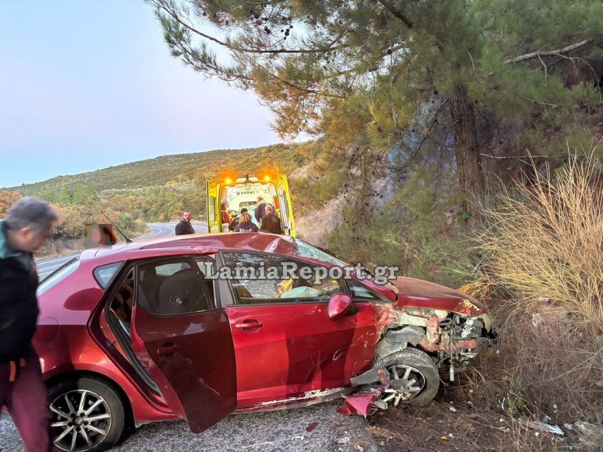 Τροχαίο ατύχημα στην Λαμία: Αυτοκίνητο με 2χρονο παιδί εξετράπη ...