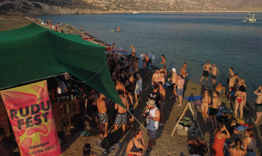 Rudu Fest: Το μουσικό φεστιβάλ επιστρέφει ακόμη ένα καλοκαίρι στην Αμοργό