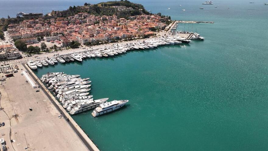 Στην Ελλάδα η ελίτ των γιοτ παγκοσμίως: Εντυπωσιακές εικόνες από το 11ο ...