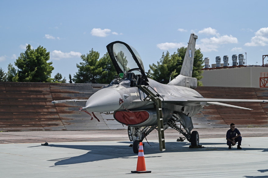 Στη δύναμη της Πολεμικής Αεροπορίας τα πρώτα F-16 Viper - Δείτε φωτογραφίες