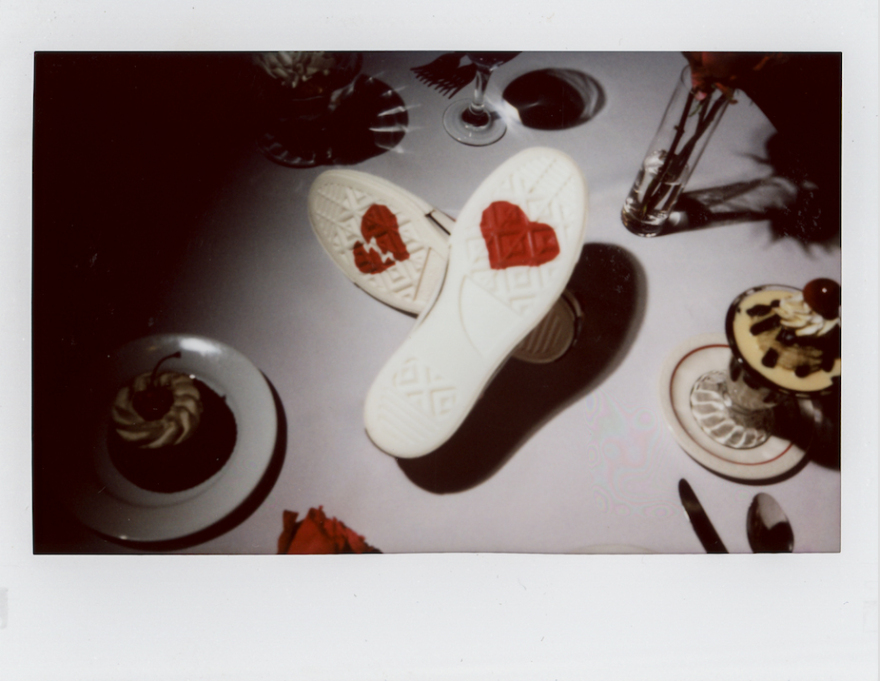 Η Converse παρουσιάζει ένα δίπολο αγάπης για την ημέρα του Αγίου ...