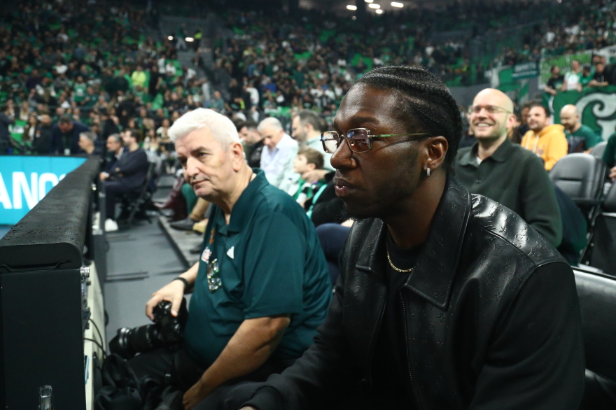 Κέντρικ Ναν: «MVP» του στιλ στο ΟΑΚΑ με εντυπωσιακό look, δείτε φωτογραφίες